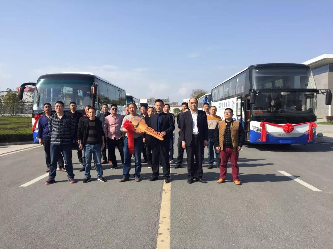 卓众商用车-专业的商用车内容平台 | 开启“品质旅游”新时代 安凯A6、A8批量交付湖北用户 | 商用车网